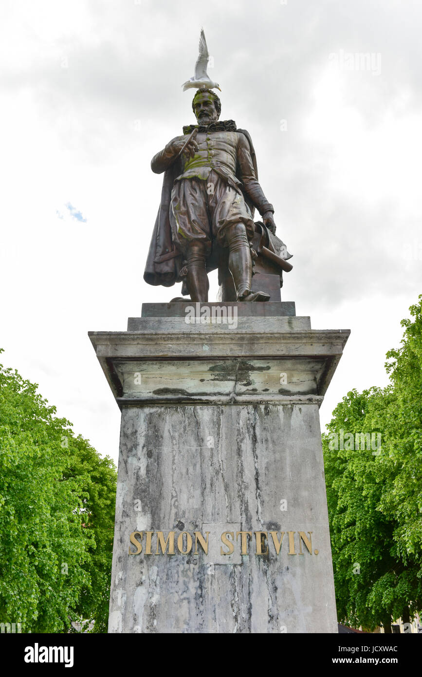 Statue simon stevin bruges hi-res stock photography and images - Alamy