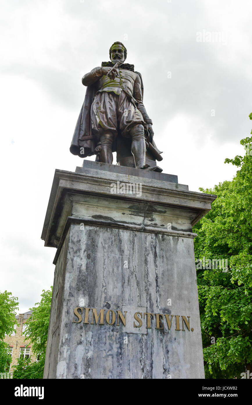 Statue simon stevin bruges hi-res stock photography and images - Alamy