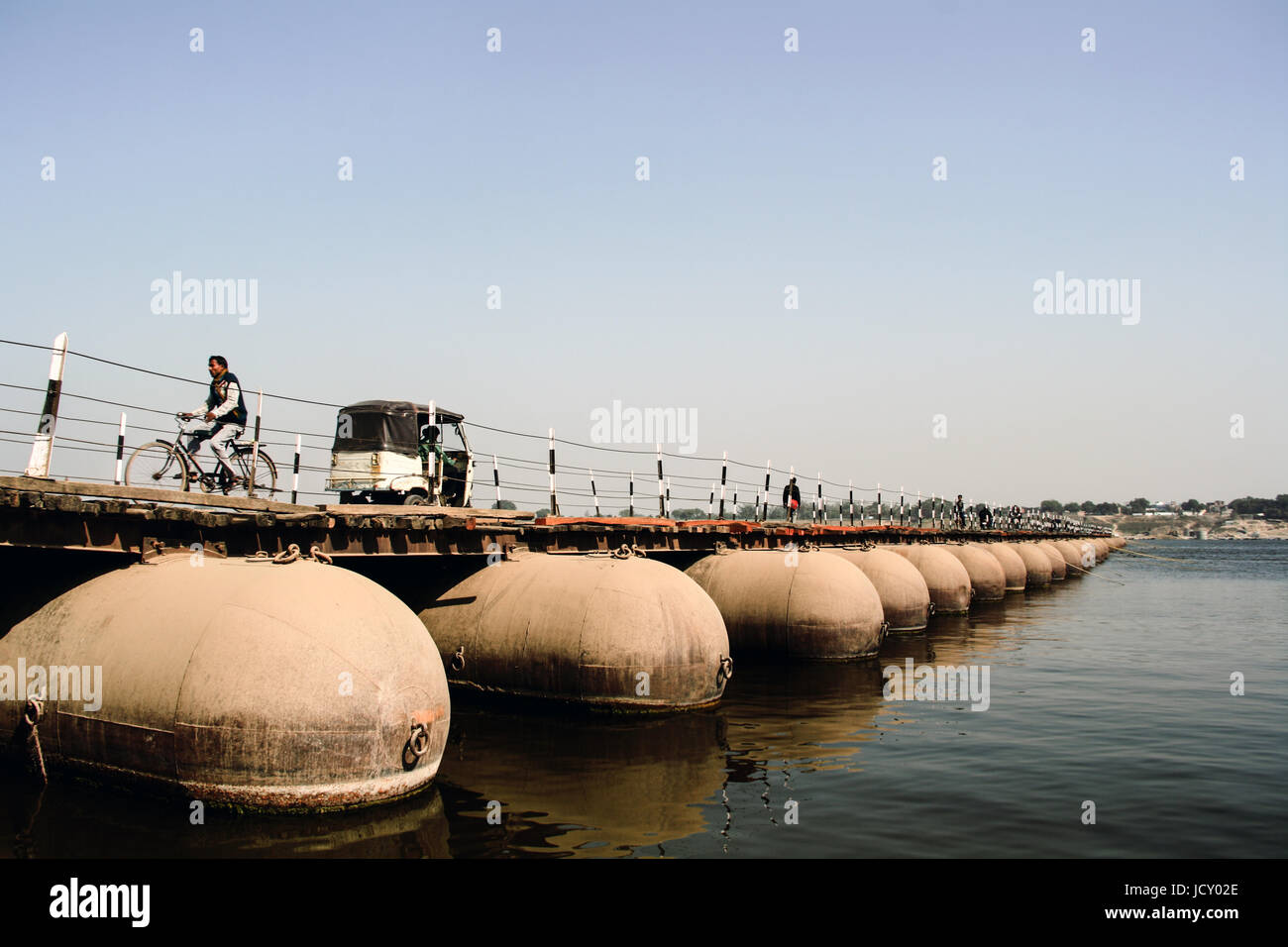 Pontoon bridge hi-res stock photography and images - Alamy