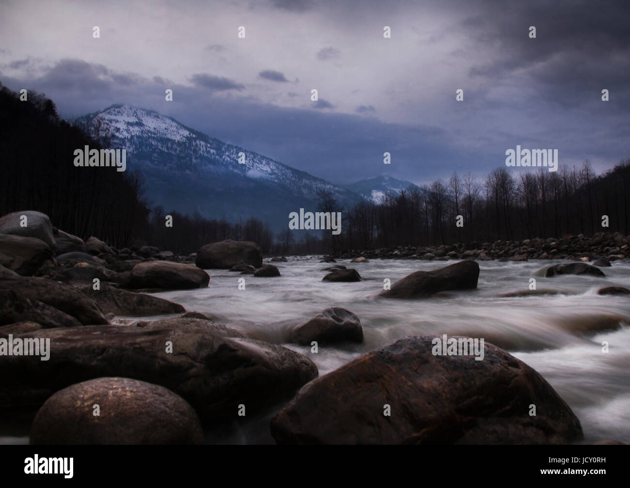 Himalayan rivers hi-res stock photography and images - Alamy