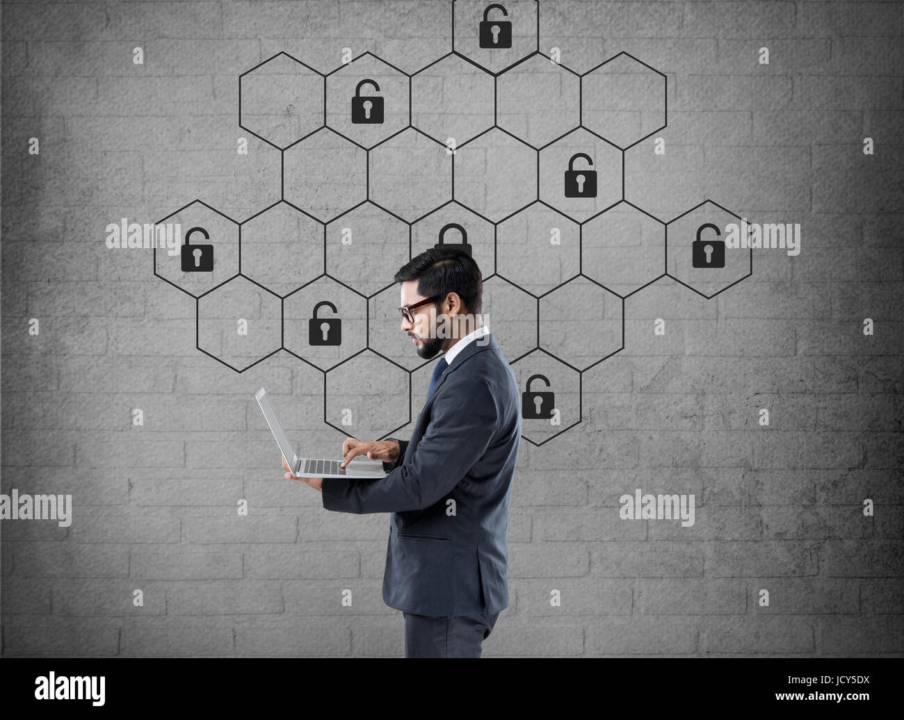 Hexagon building hi-res stock photography and images - Alamy