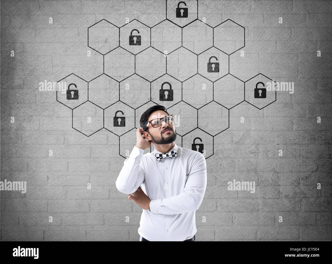 Shield and lock icon hi-res stock photography and images - Alamy