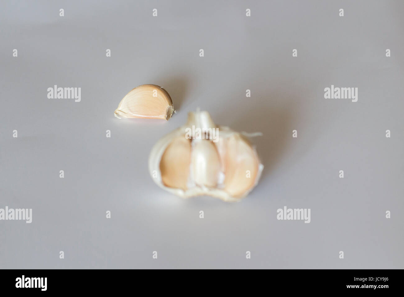 garlic head with cloves Stock Photo - Alamy