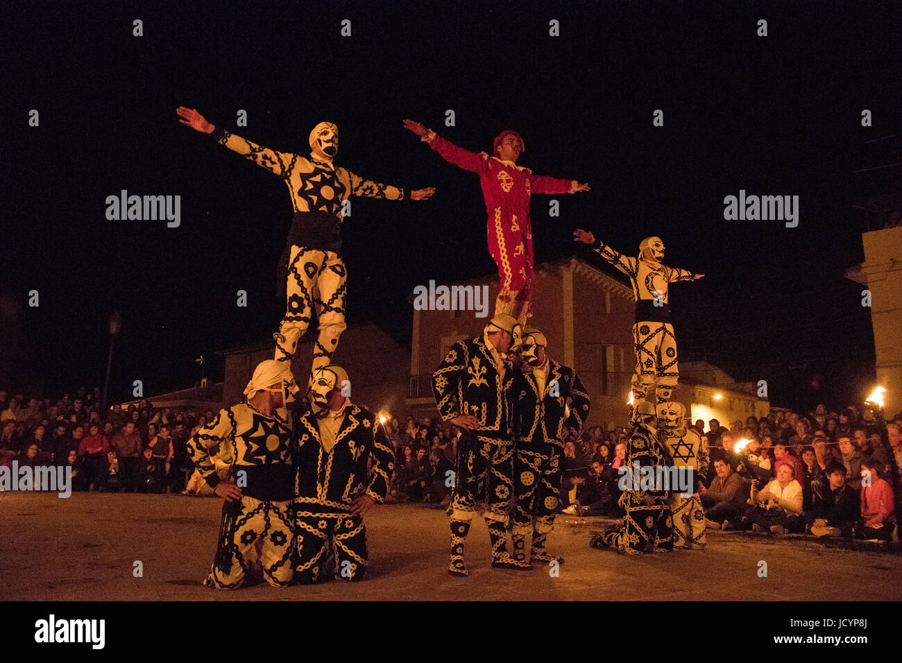 Cetina, Spain. 19th May, 2017. Dancers performing a human tower during ...