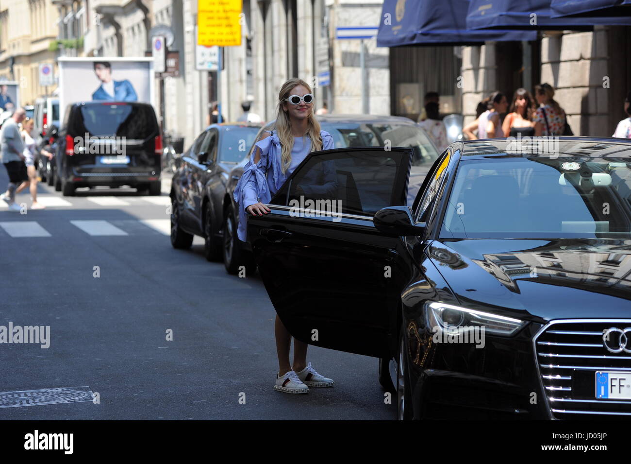 * SPECIAL FEE * Milan, Chiara Ferragni shopping with her sister ...