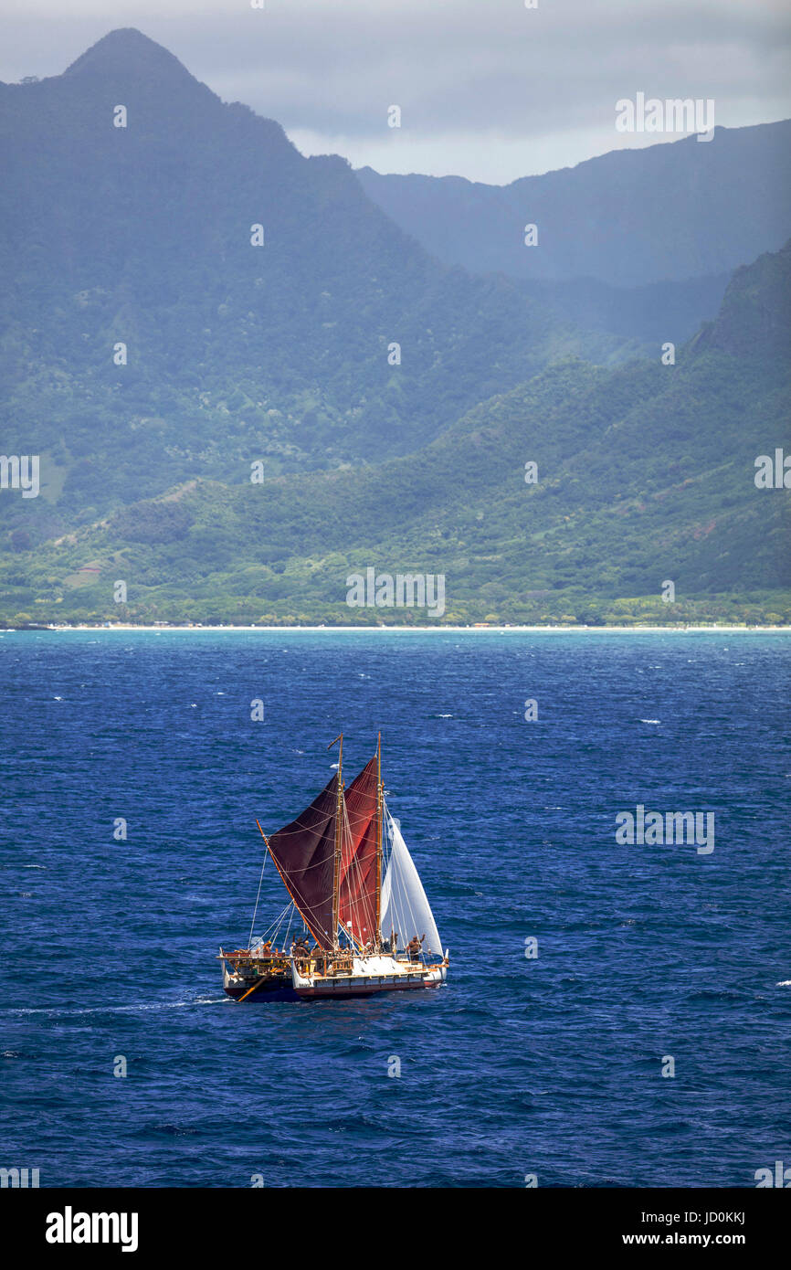 Double hulled canoe hi-res stock photography and images - Alamy