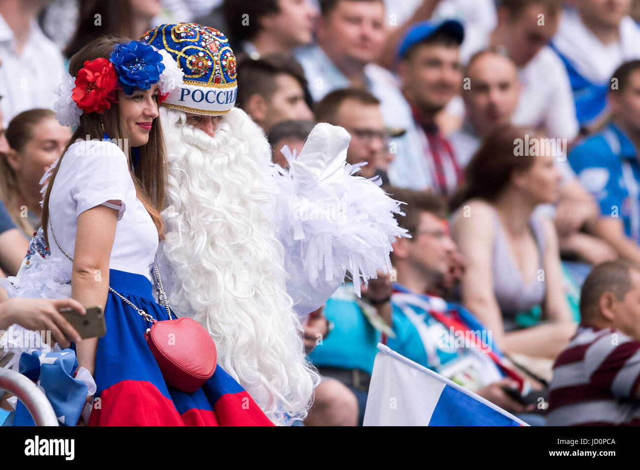 Saint Petersburg, Russia. 17th June, 2017. Two Russian fans poase for a ...