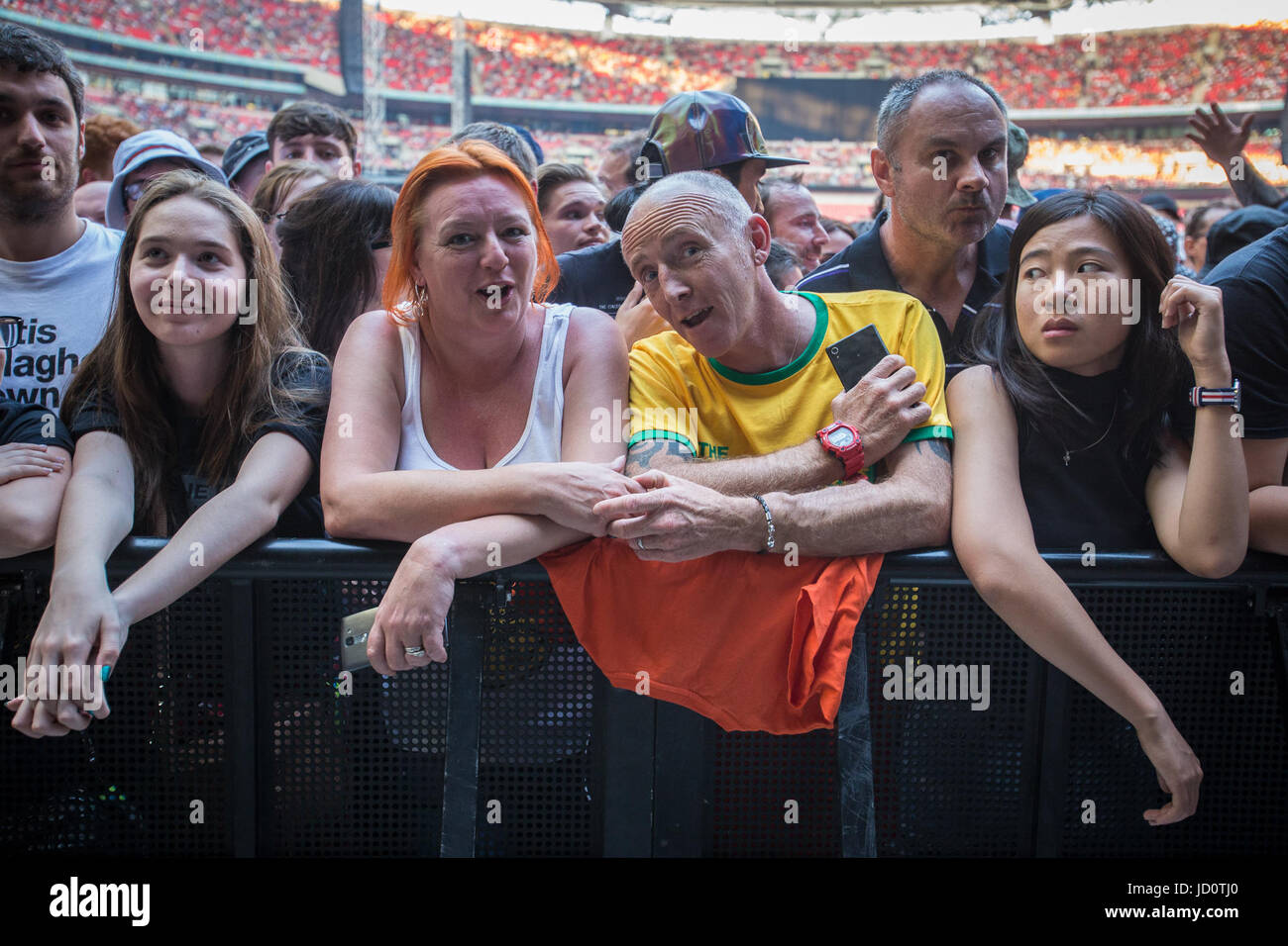 Sell out stadium hi-res stock photography and images - Alamy