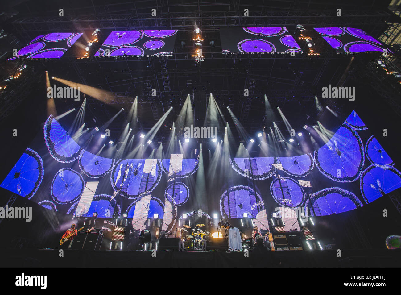 Sell wembley stadium hi-res stock photography and images - Alamy