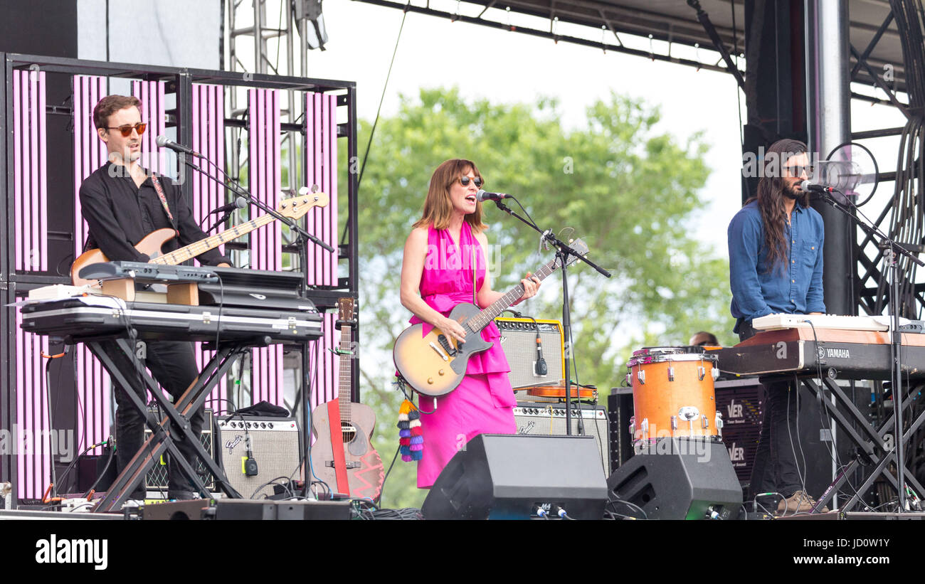 Feist music leslie hi-res stock photography and images - Alamy