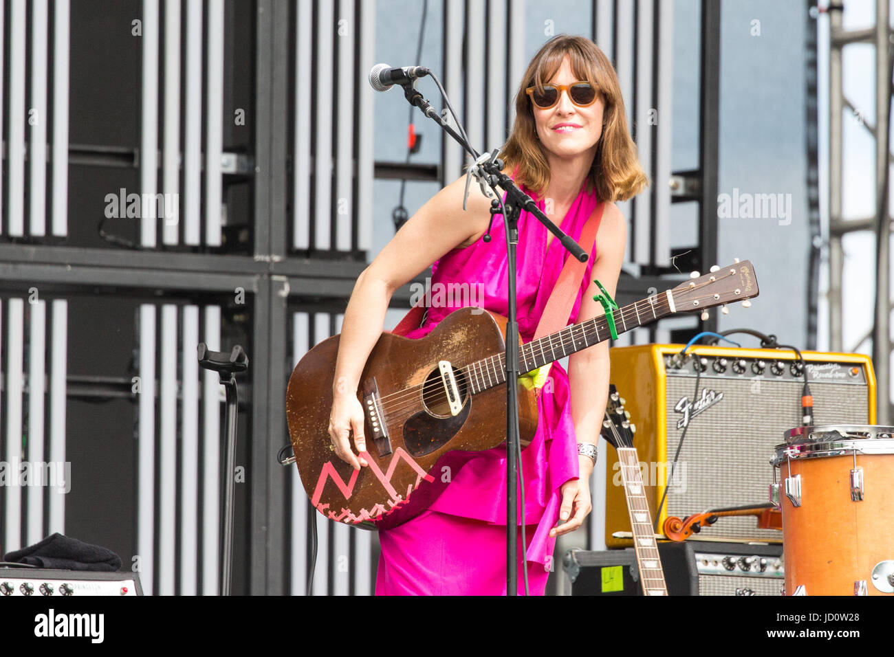 Feist music leslie hi-res stock photography and images - Alamy