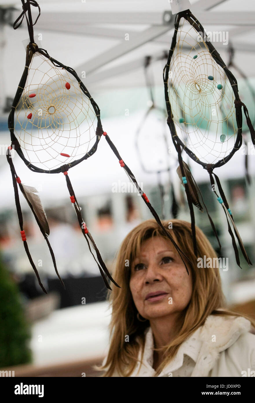 Vancouver aboriginal peoples hi-res stock photography and images - Alamy