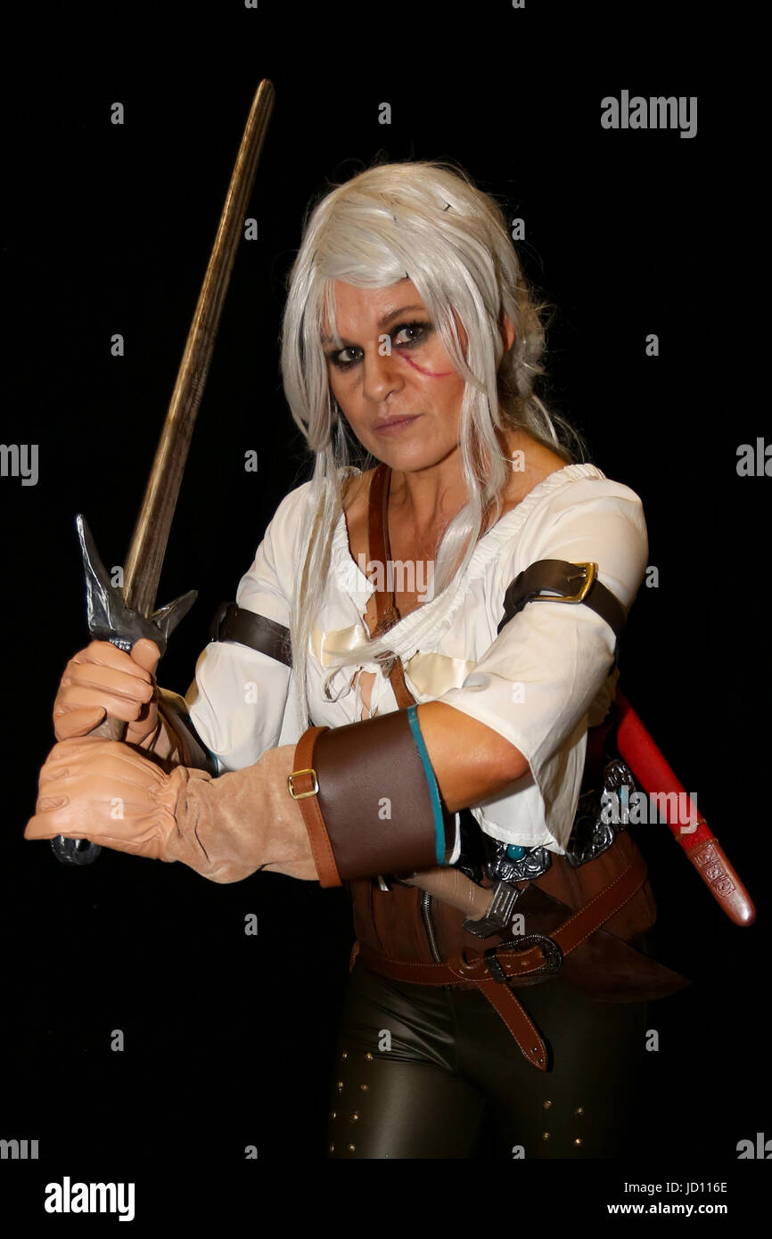 Australian fans dress up hi-res stock photography and images - Alamy