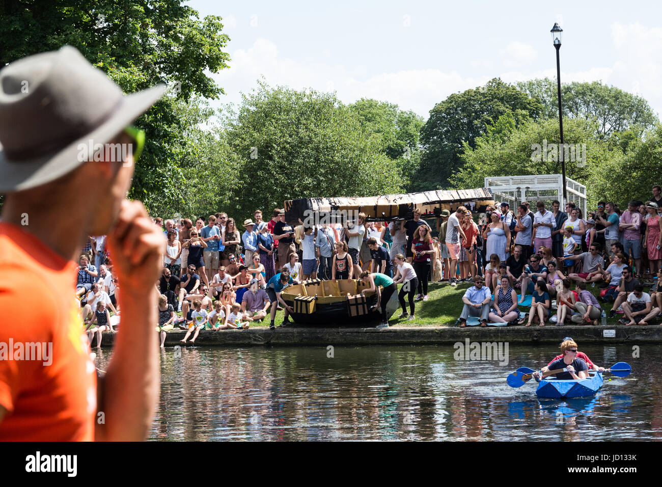 Cardboard boat race hi-res stock photography and images - Alamy