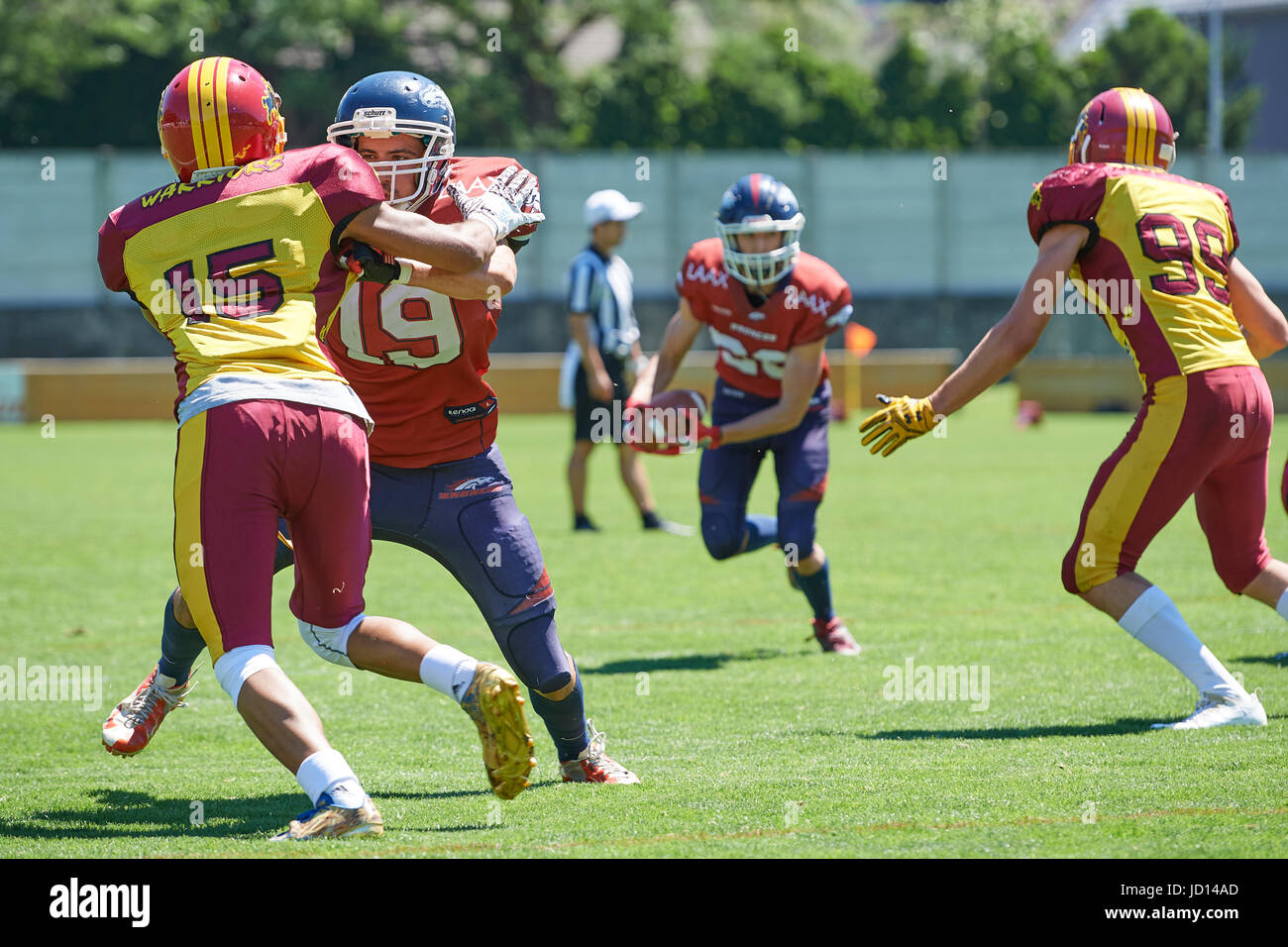 Chur, Switzerland. 18th June, 2017. Broncos offensive liner blocks for ...