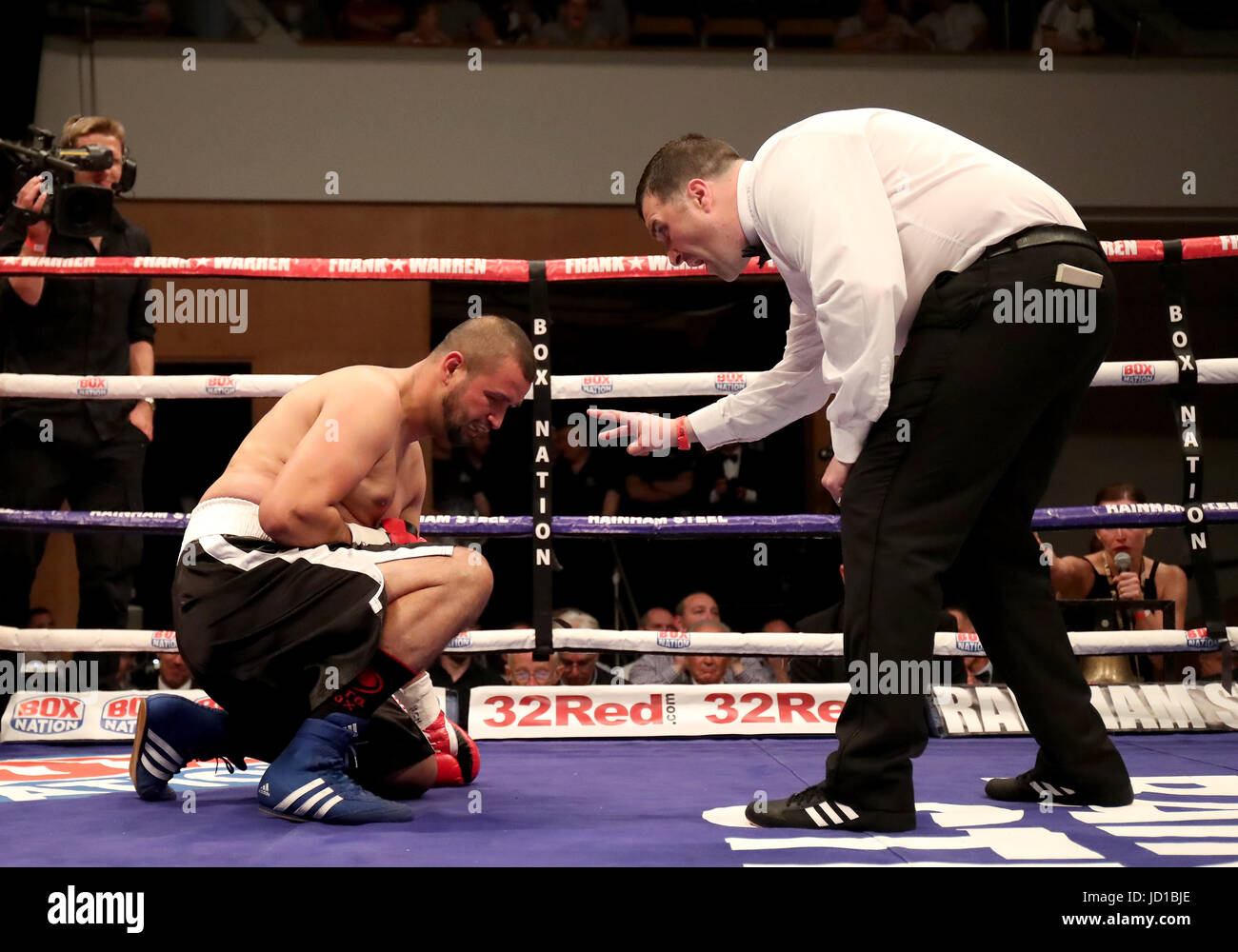 Heavyweight contest waterfront hall hi-res stock photography and images ...