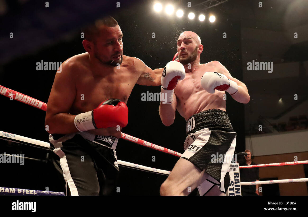 Heavyweight contest waterfront hall hi-res stock photography and images ...