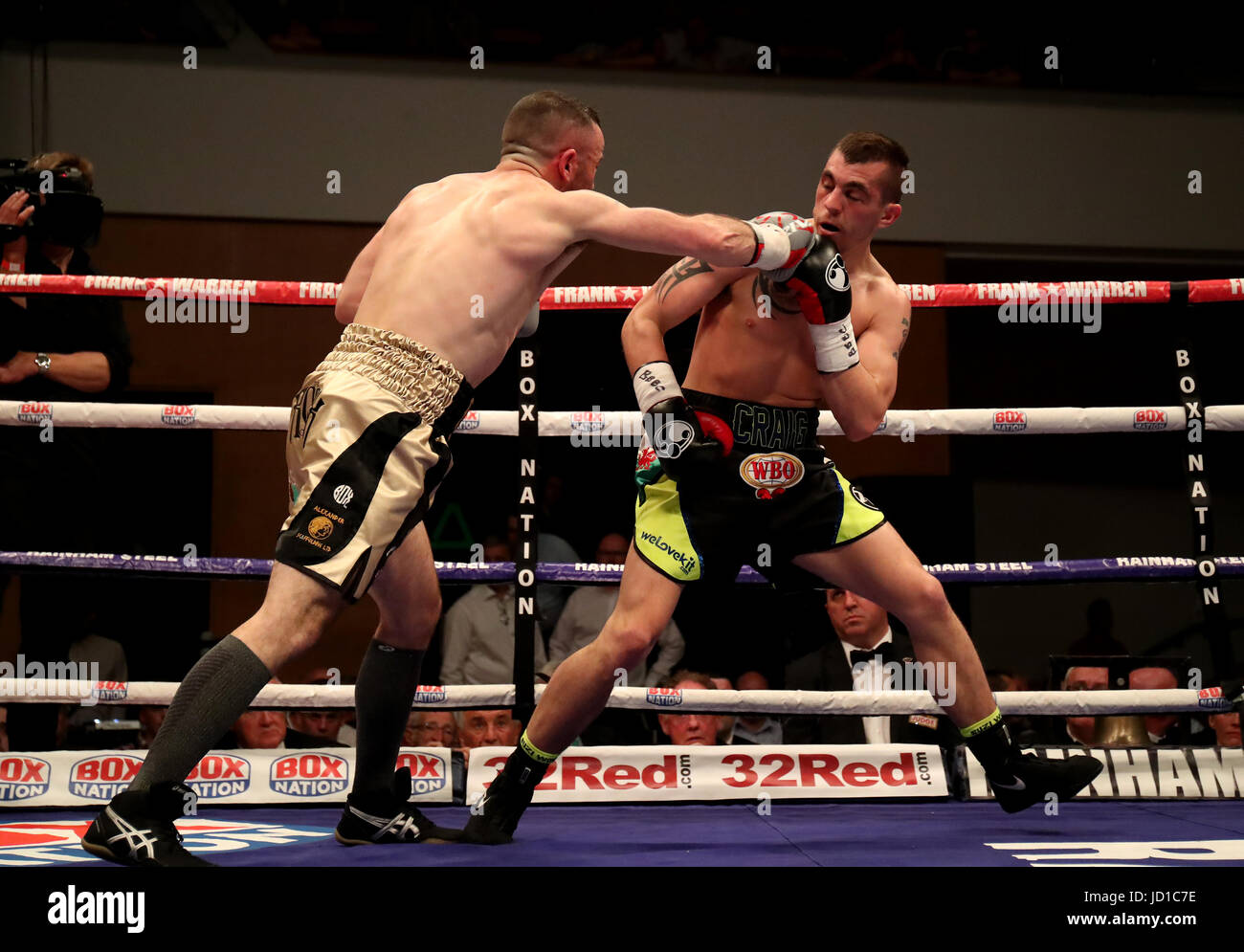 Craig Evans (right) against Stephen Ormond in the WBO European ...