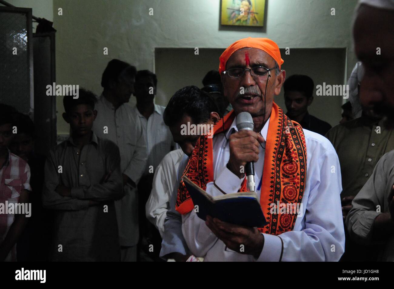 Rawalpindi, Pakistan. 17th June, 2017. Women from the Pakistani Hindu community celebrate 85th ...