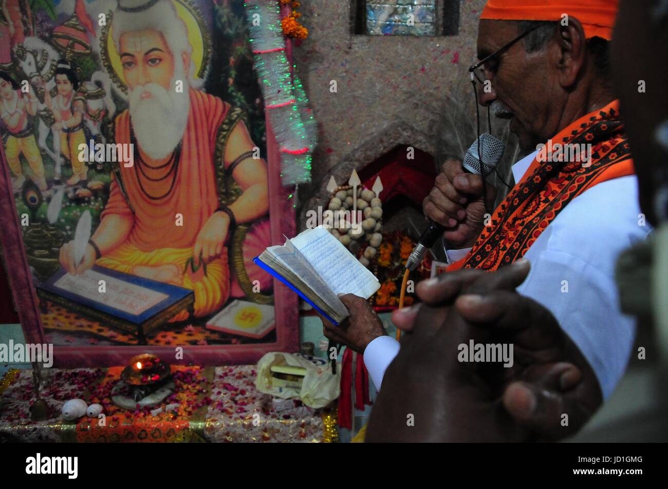 Rawalpindi, Pakistan. 17th June, 2017. Women from the Pakistani Hindu community celebrate 85th ...