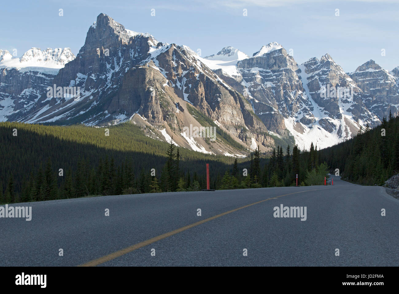 Highway in banff national park hi-res stock photography and images - Alamy