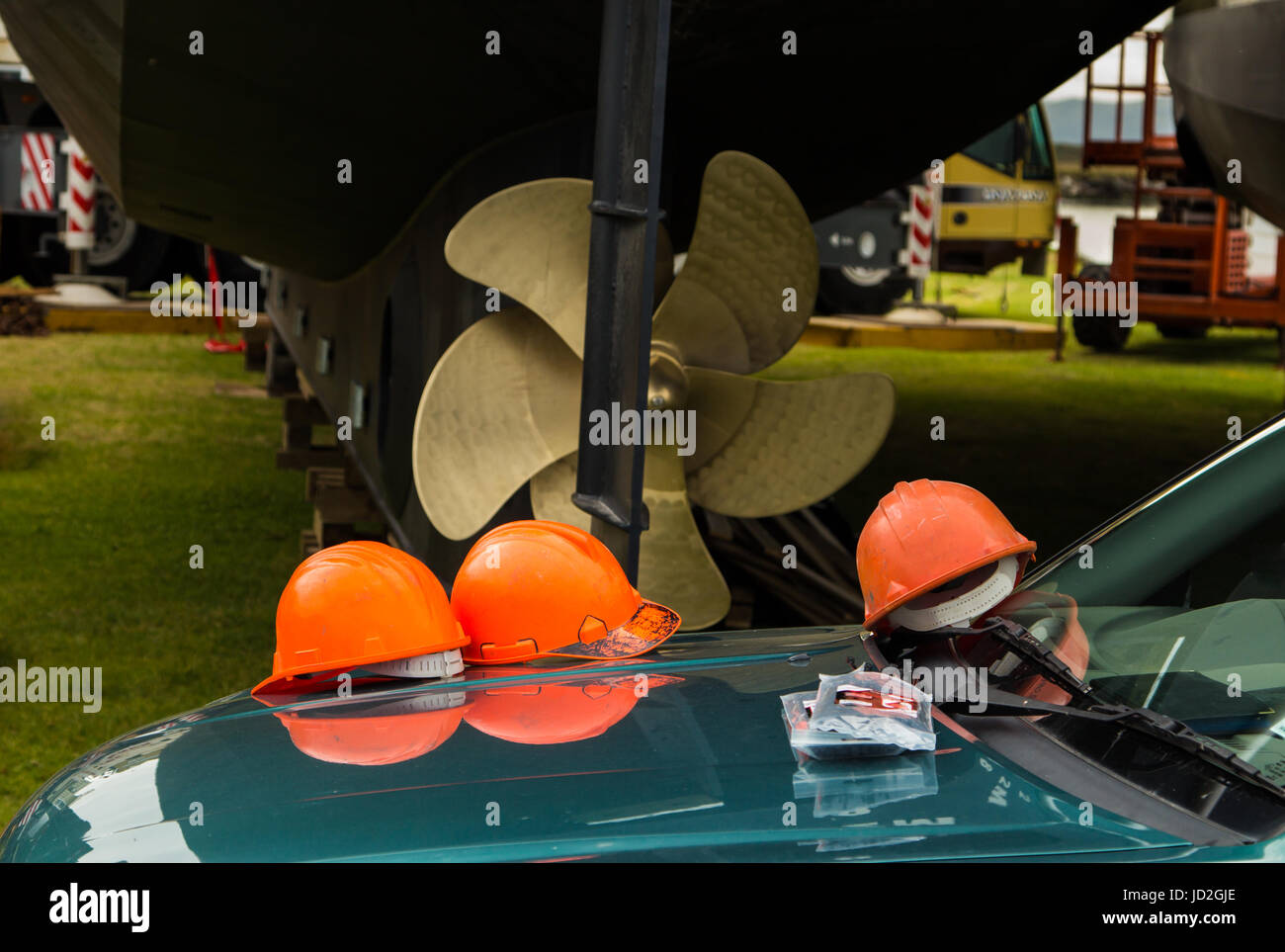 Safety hats hi-res stock photography and images - Alamy