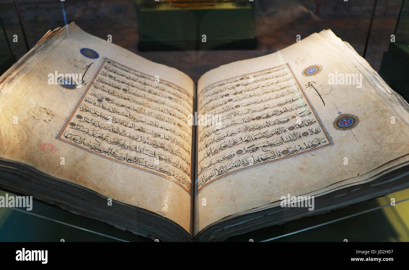 Manuscript of Holy Quran Stock Photo - Alamy