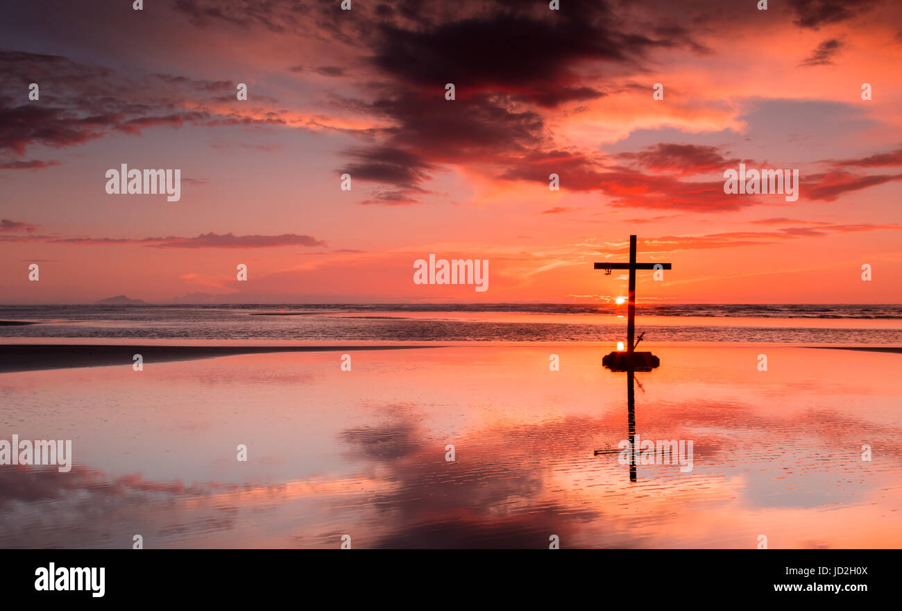 Cross on beach sunset wonderful hi-res stock photography and images - Alamy