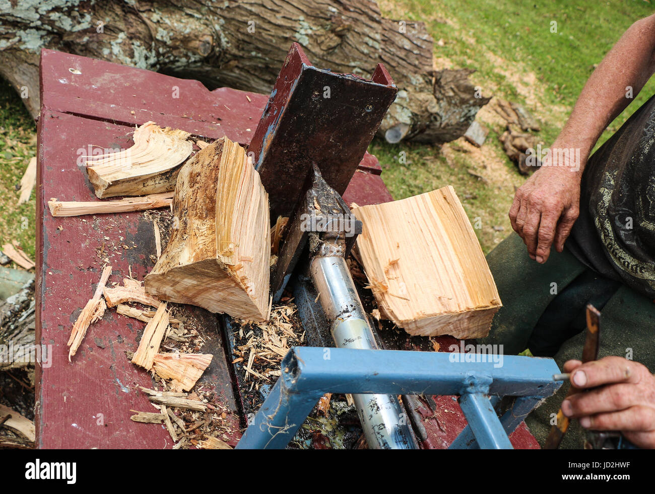 Wood splitting made easy Stock Photo - Alamy
