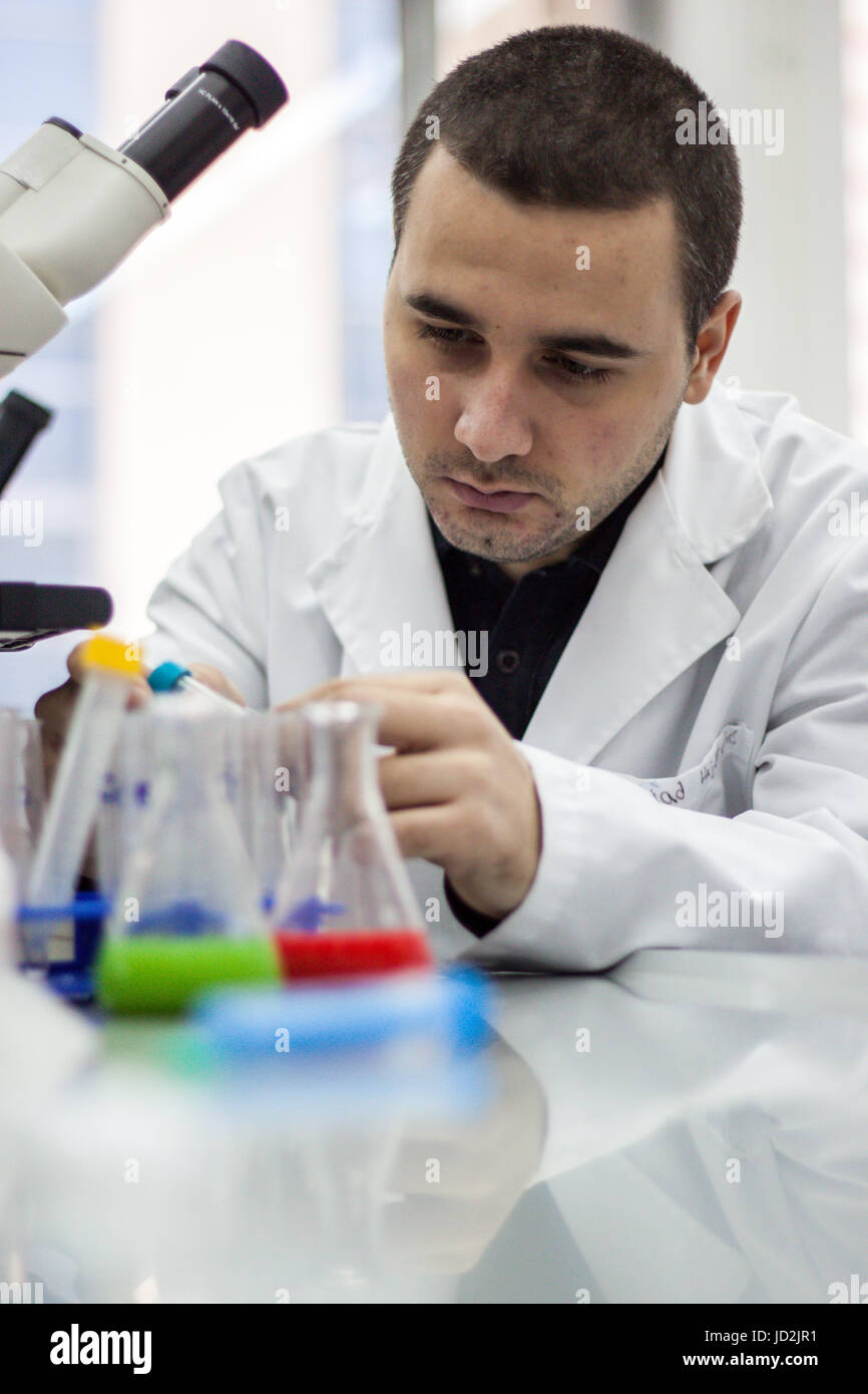 Doctor wearing white lab coat hi-res stock photography and images - Alamy