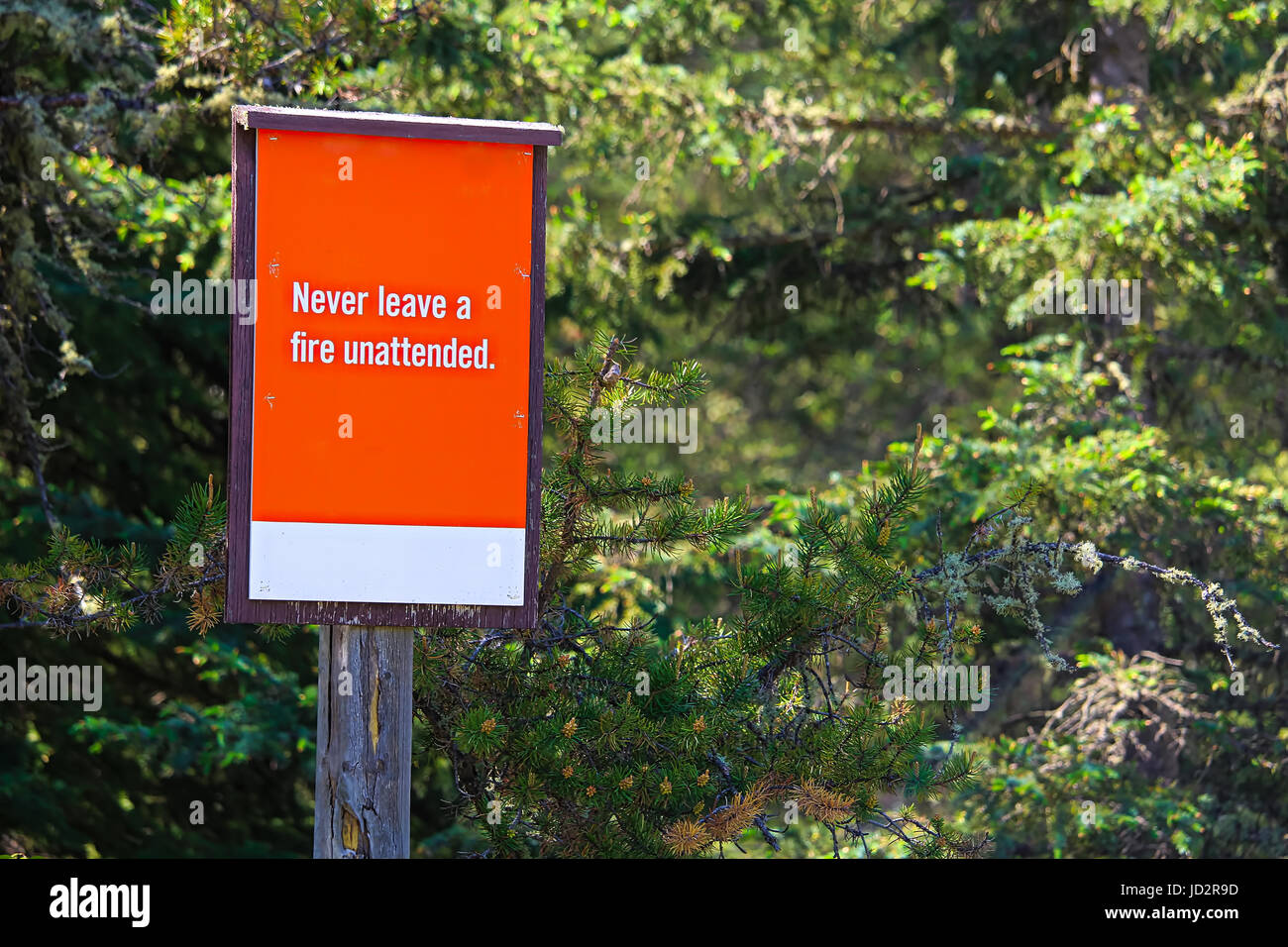 Never leave a fire unattended sign Stock Photo - Alamy