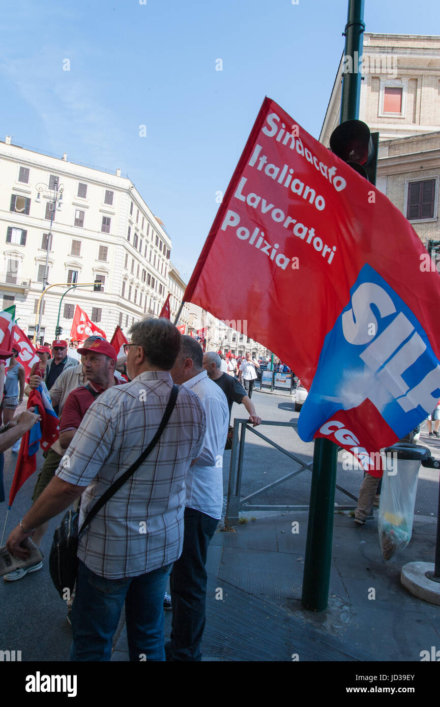 The workers of the main Italian trade union have manifested themselves ...