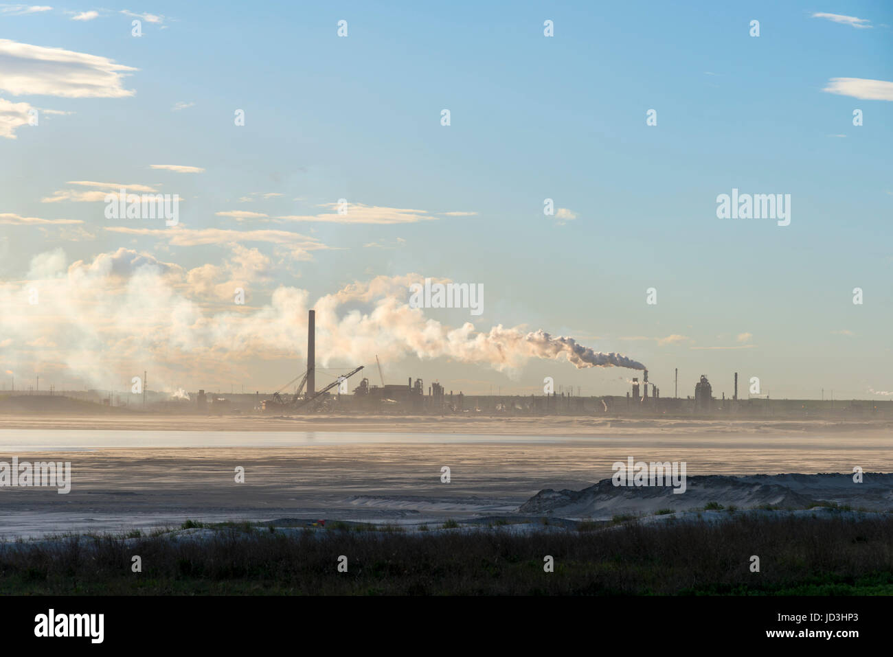 Syncrude oil sands upgrader hi-res stock photography and images - Alamy