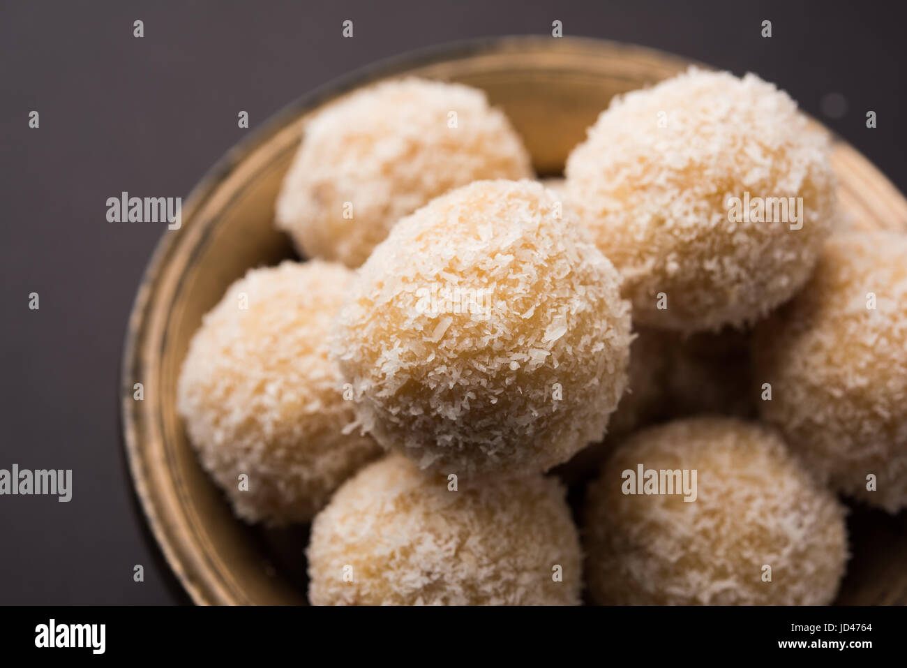 homemade Coconut Ladoo / Sweet nariyal Laddu made with coconut and milk ...