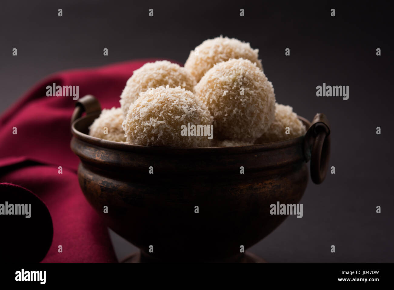 homemade Coconut Ladoo / Sweet nariyal Laddu made with coconut and milk ...