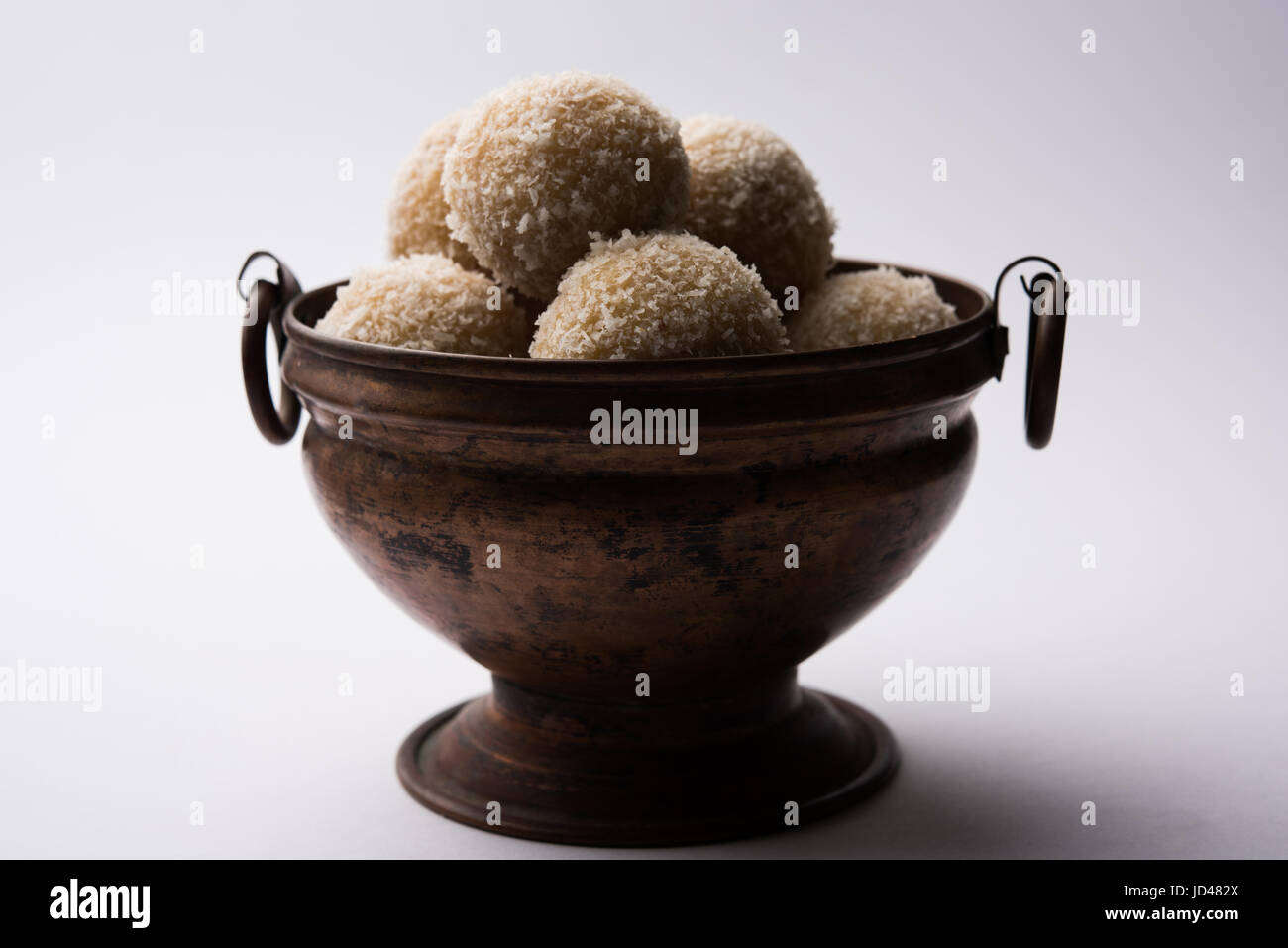 homemade Coconut Ladoo / Sweet nariyal Laddu made with coconut and milk ...