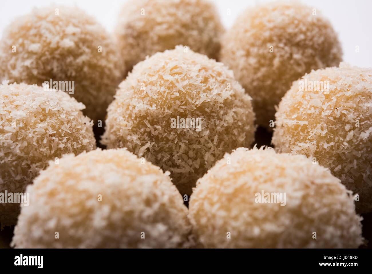 homemade Coconut Ladoo / Sweet nariyal Laddu made with coconut and milk ...