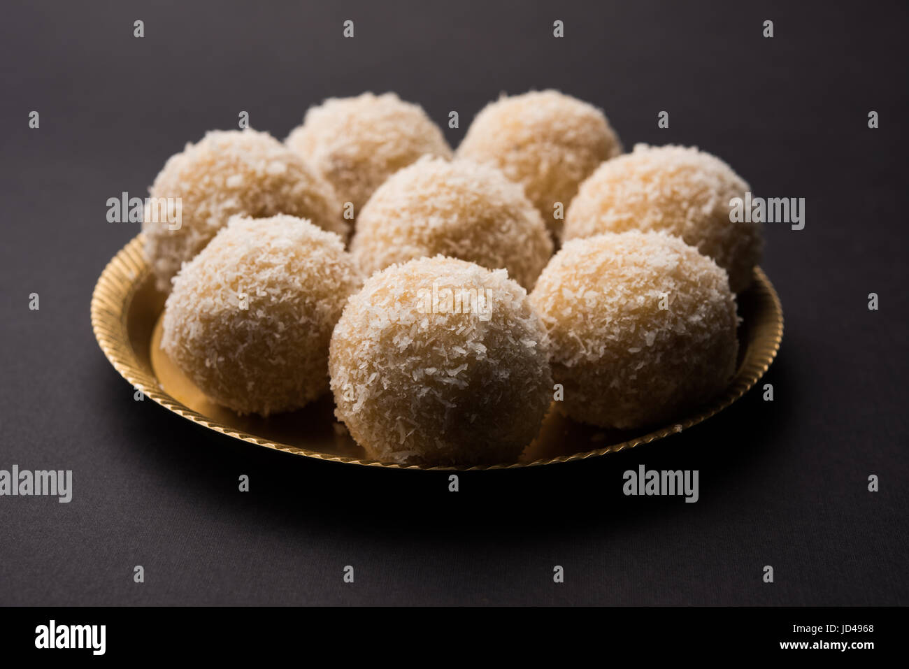homemade Coconut Ladoo / Sweet nariyal Laddu made with coconut and milk ...
