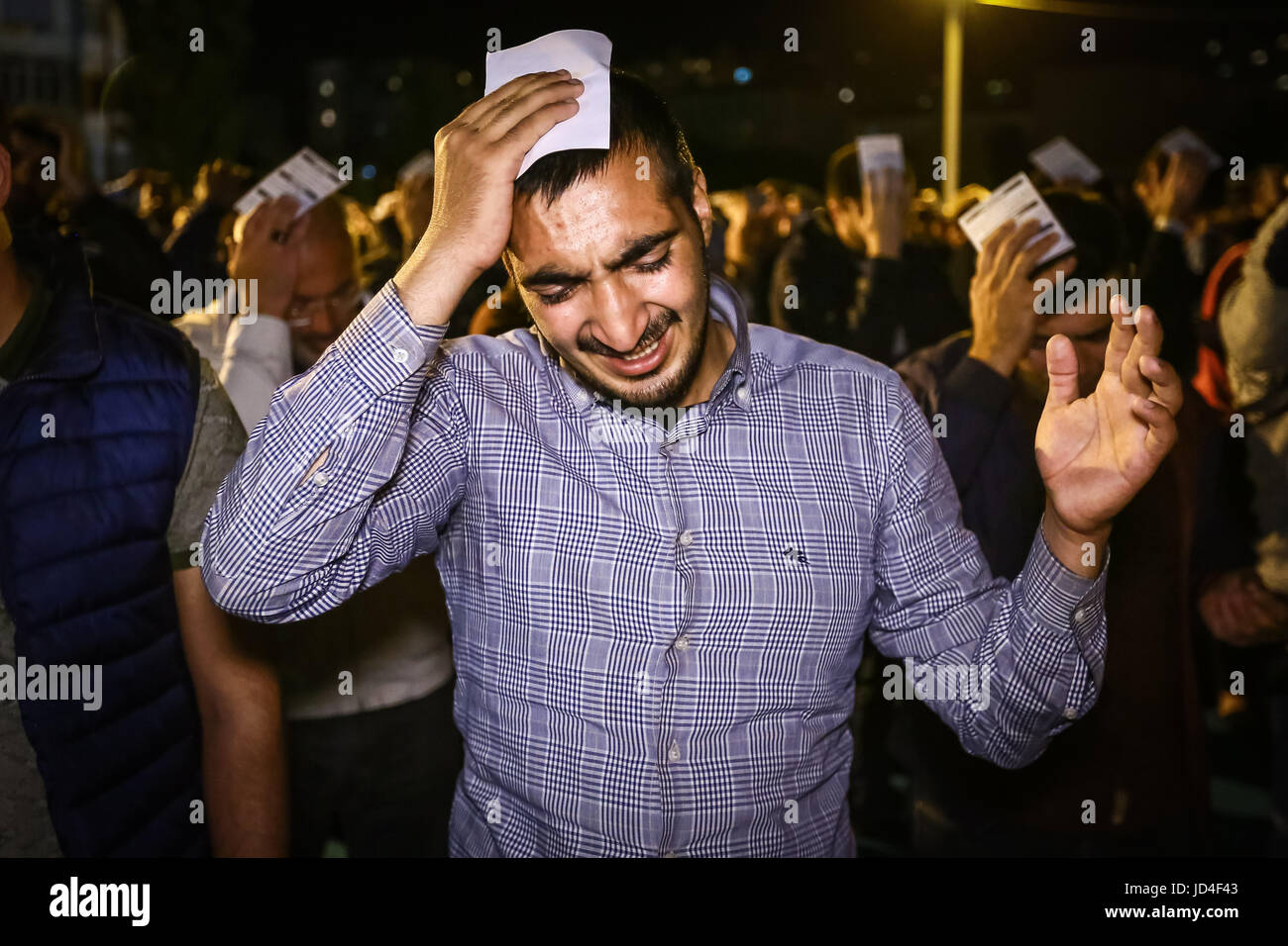Baku, Azerbaijan. 18th June, 2017. Shiite Muslims hold the Koran on ...