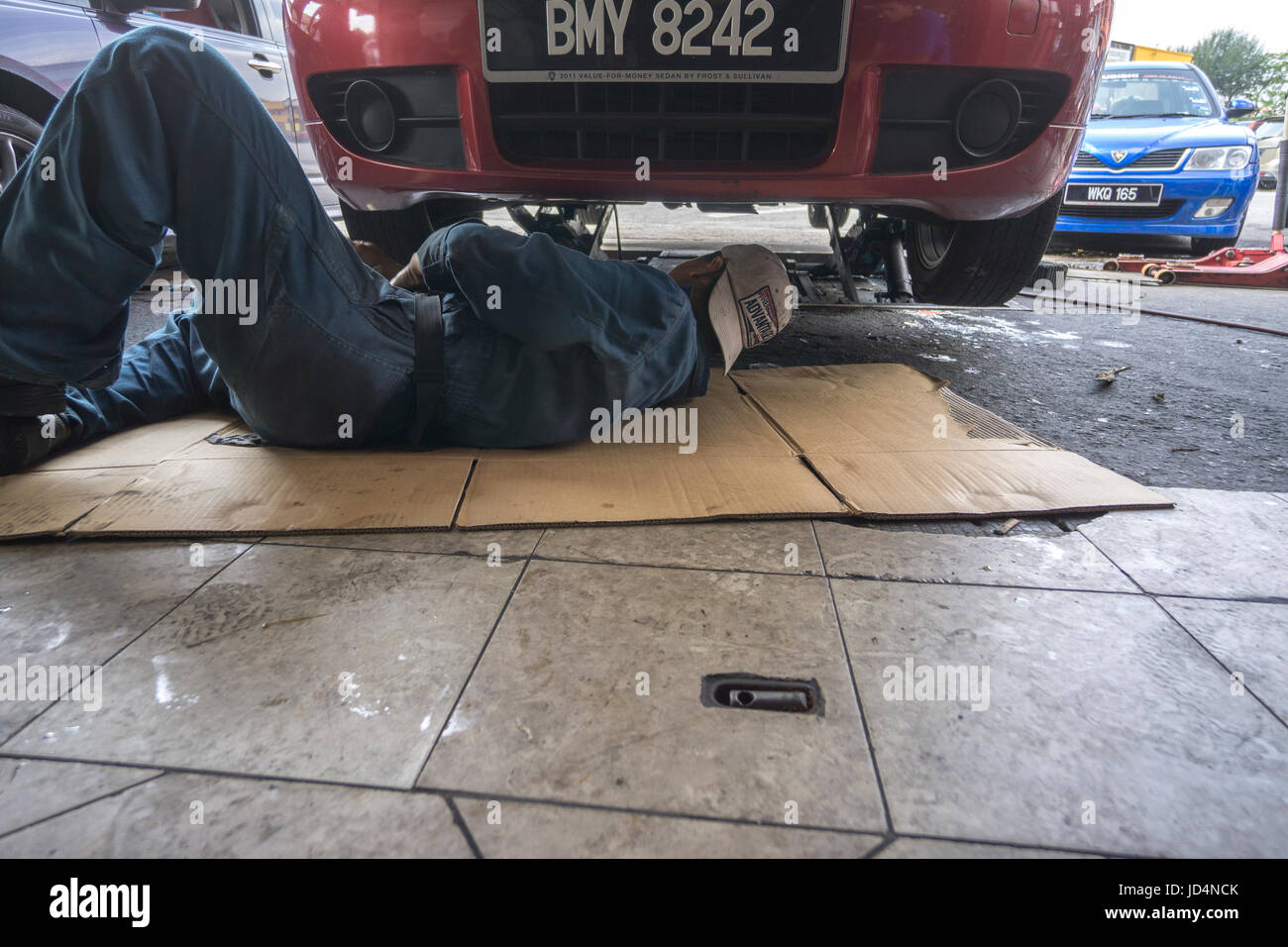 KUALA LUMPUR, 22 DEC 2016. Mechanic working in the car maintenence ...