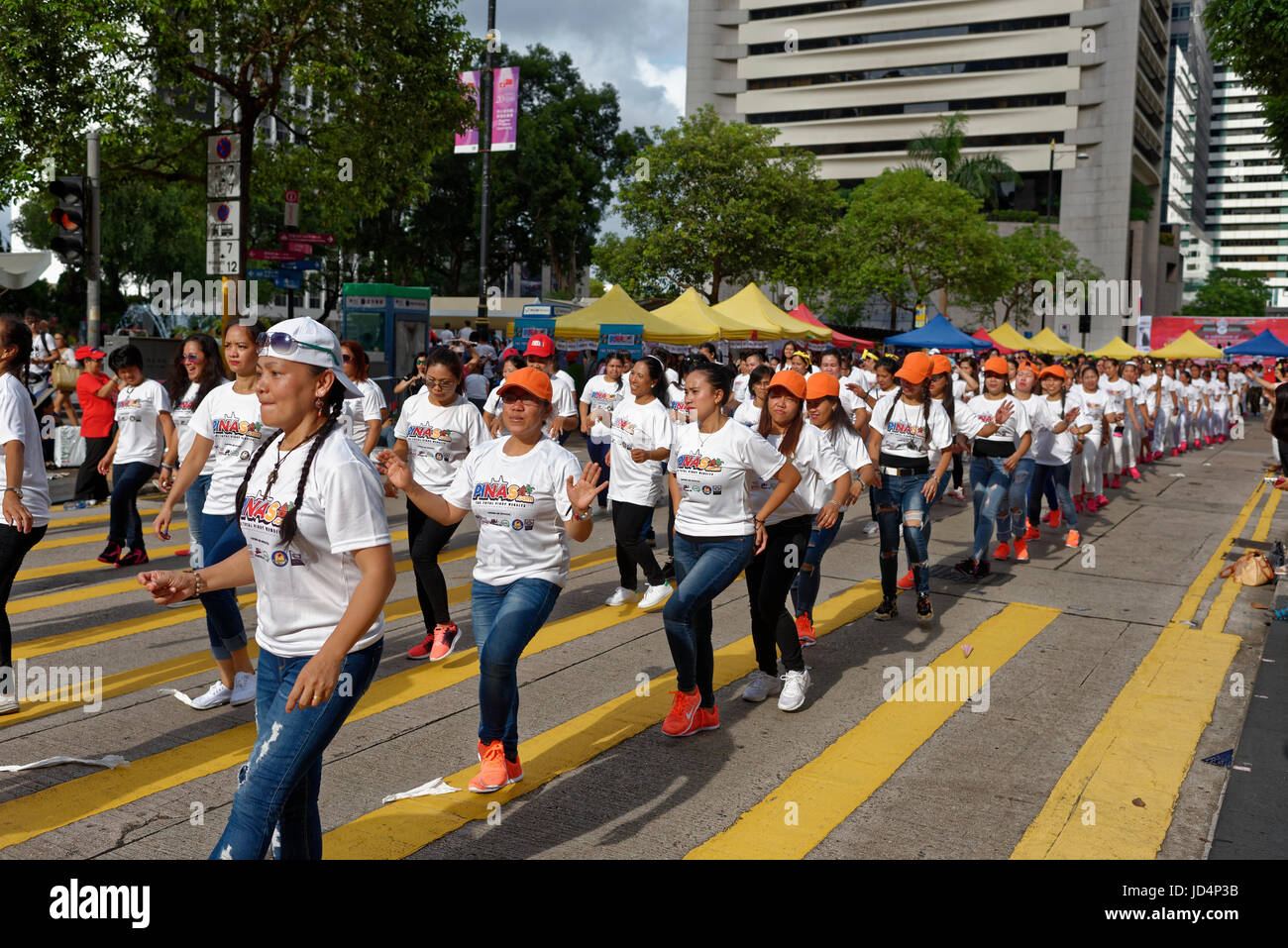 Filipino workers in Hong Kong create a massive line dance on the ...