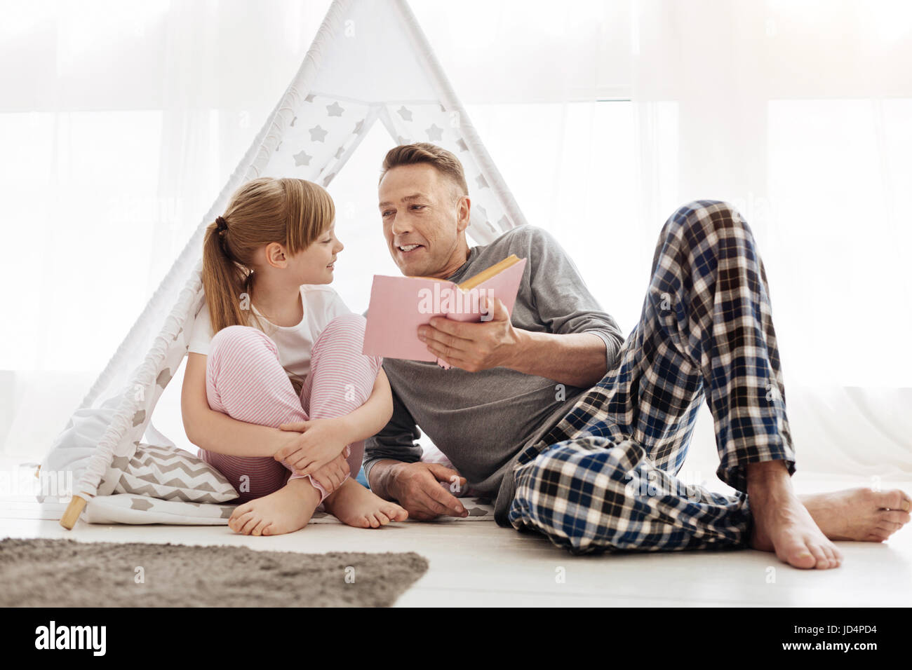 Supportive loving dad reading for his daughter Stock Photo - Alamy