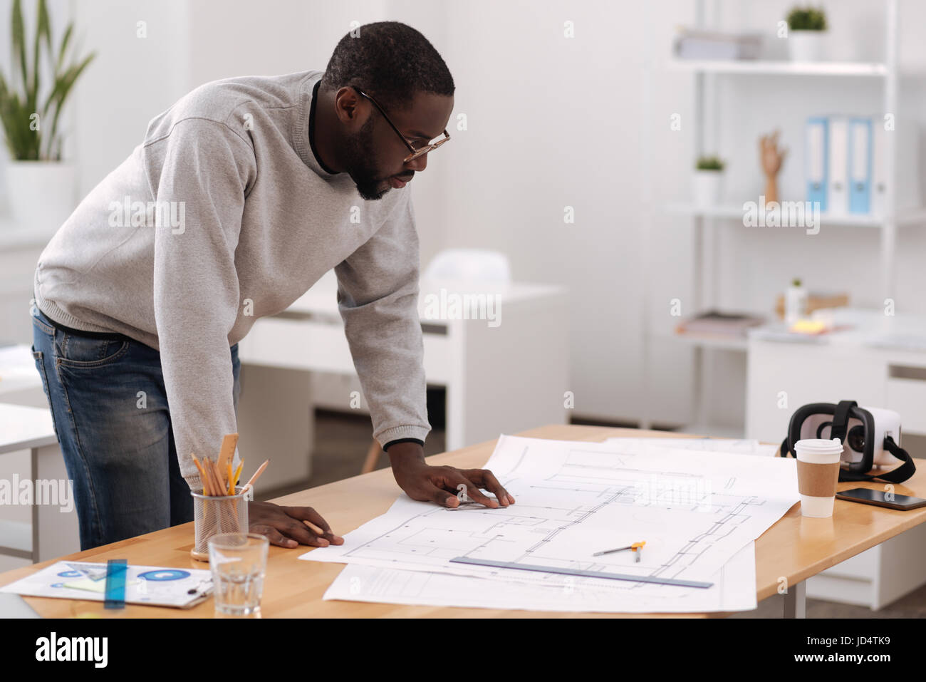 Architect draw hi-res stock photography and images - Alamy