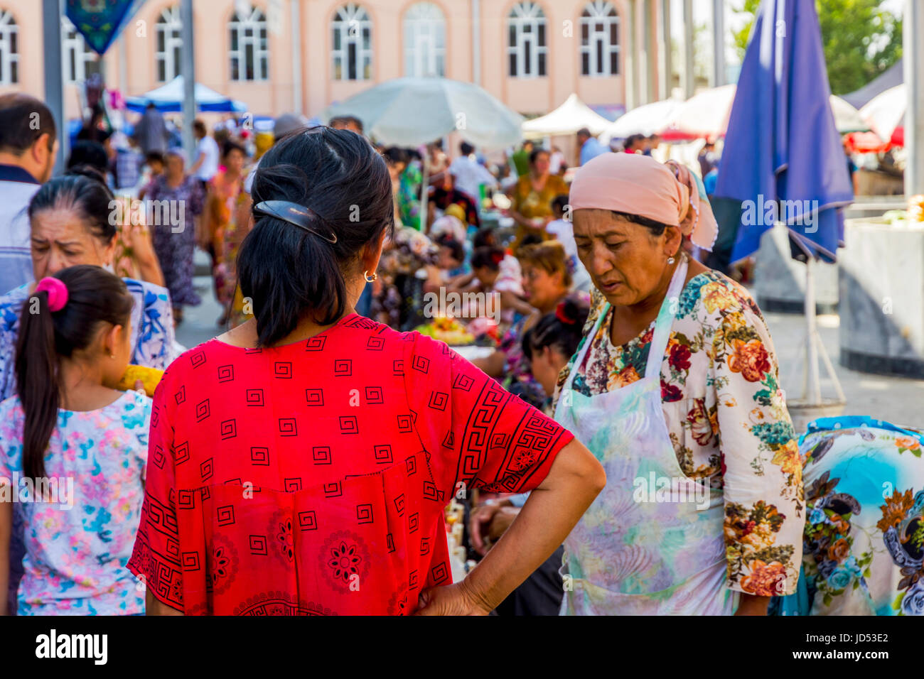 Samarkand and uzbekistan and women hi-res stock photography and images ...