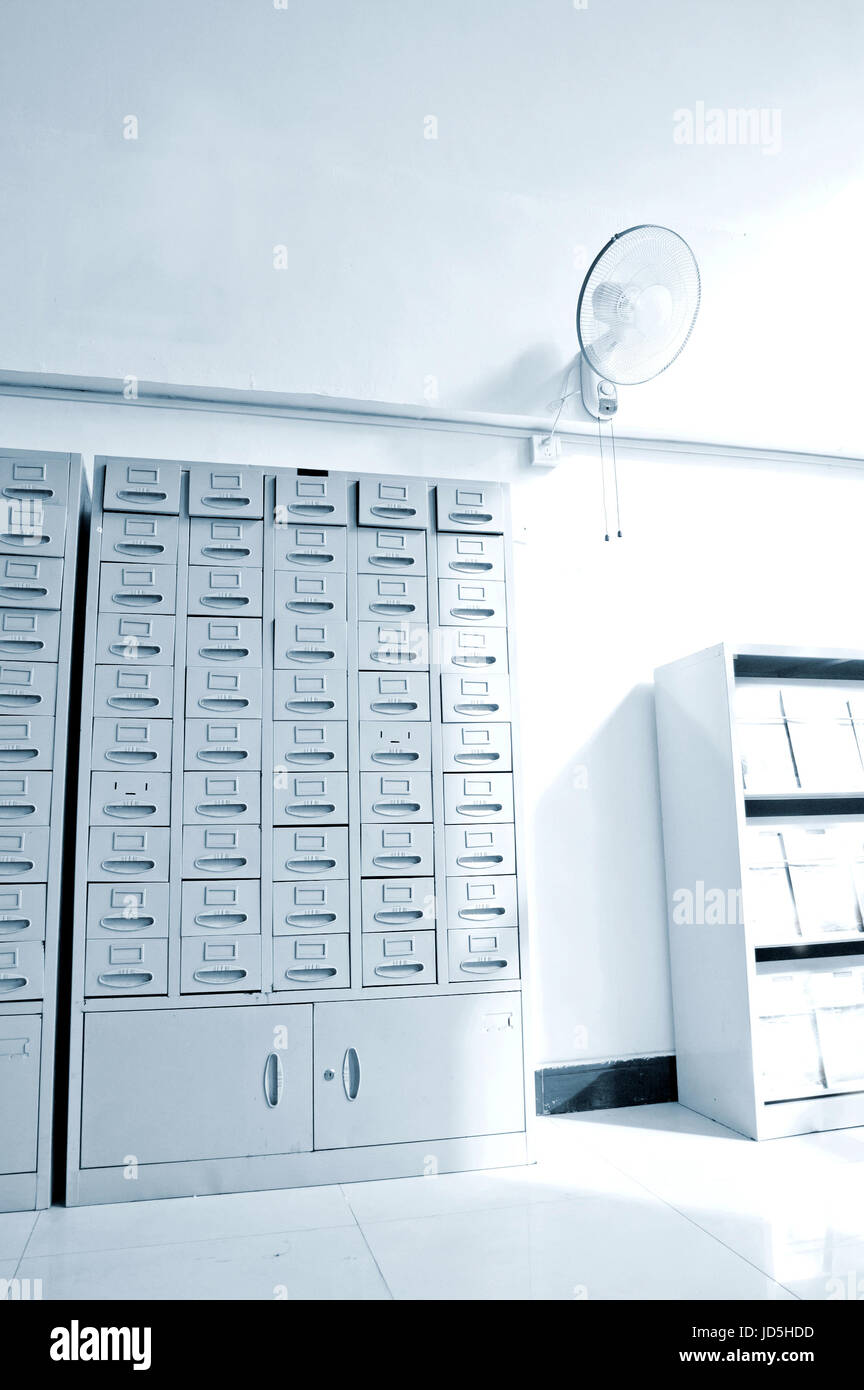 Library shelves, a large number of books Stock Photo - Alamy