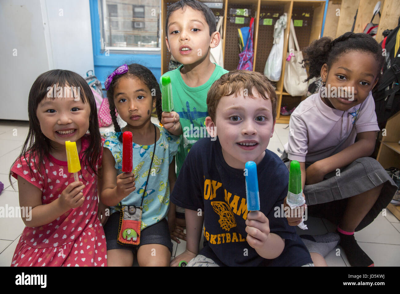 Diverse group of children eating hi-res stock photography and images ...