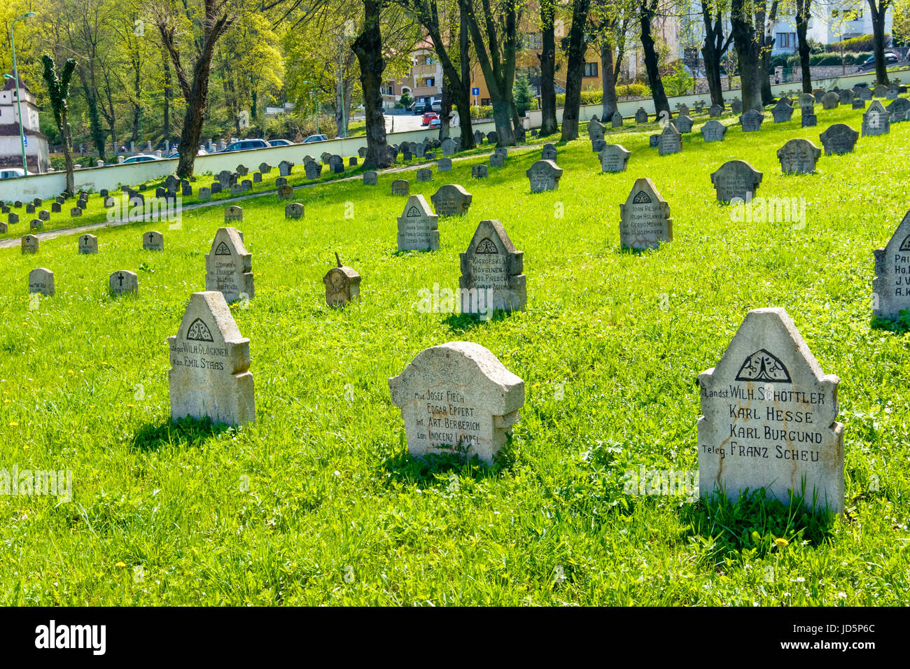 Very old graveyard hi-res stock photography and images - Alamy