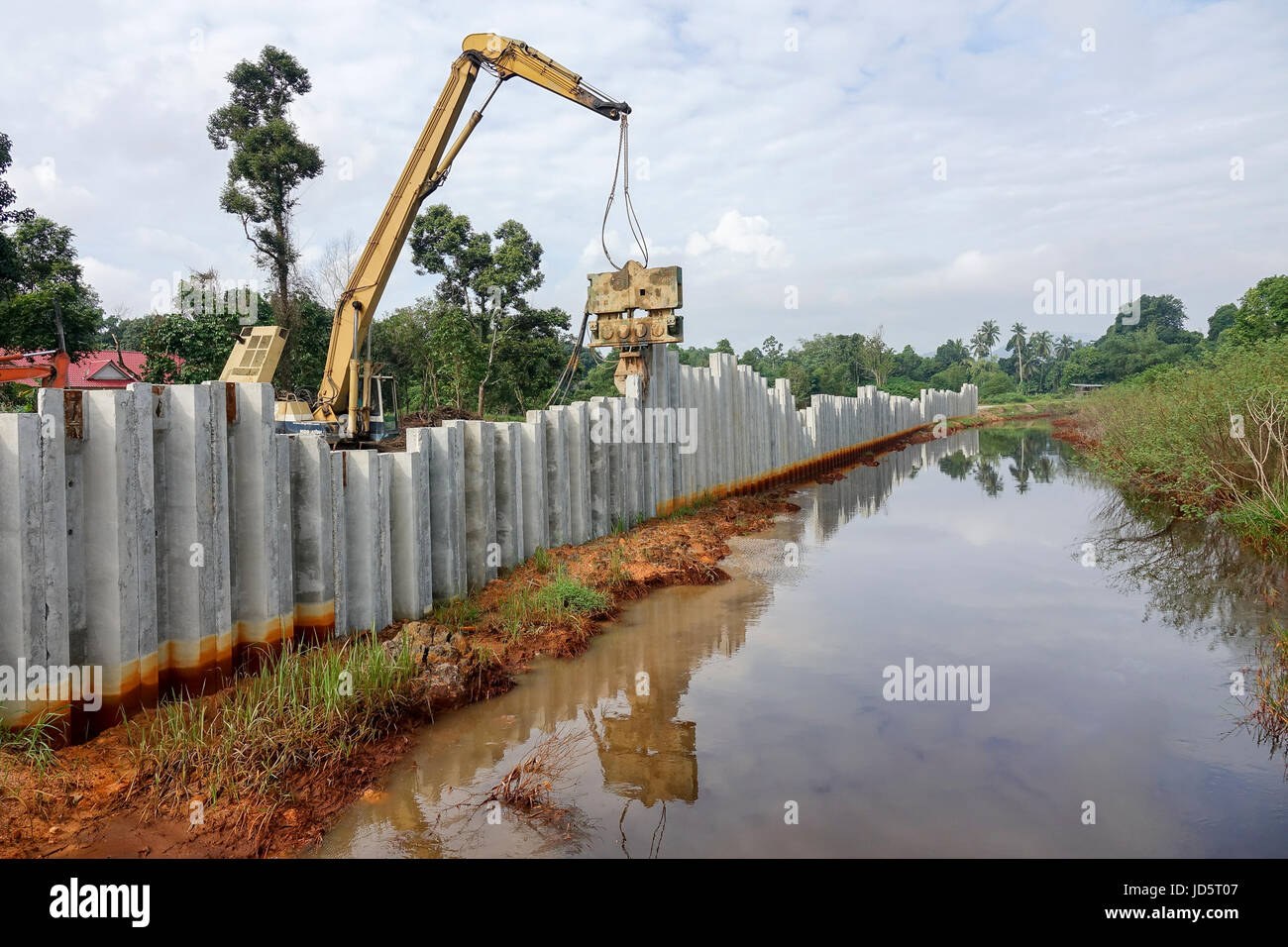 Piling machine drilling foundations on hi-res stock photography and ...