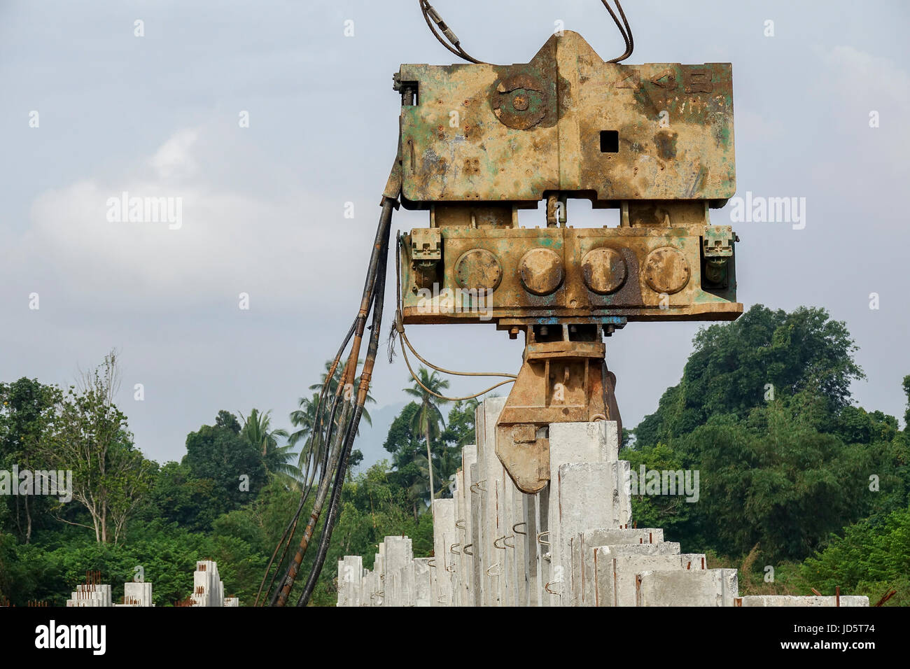 Bridge pile hi-res stock photography and images - Alamy