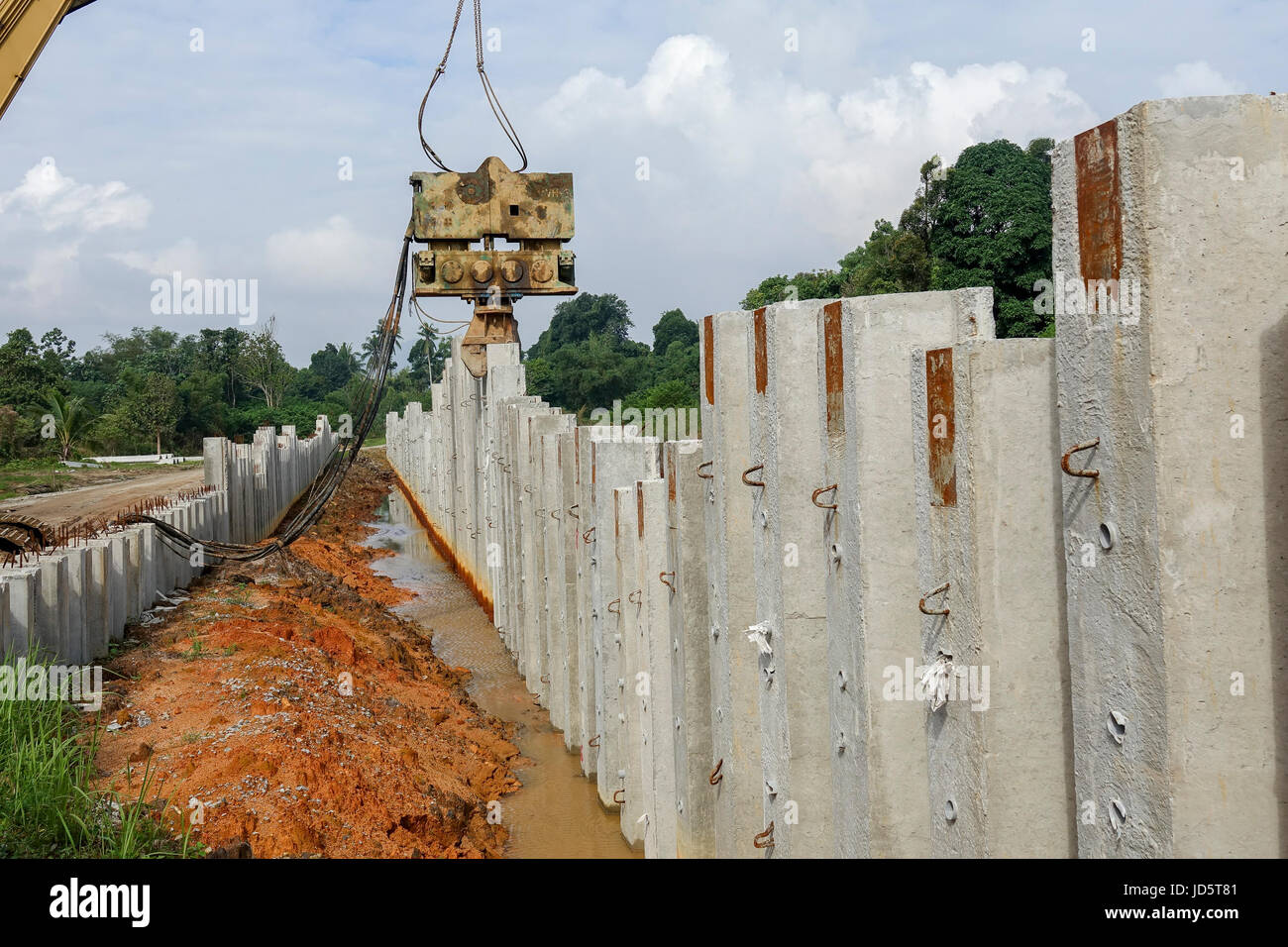 Bridge pile hi-res stock photography and images - Alamy